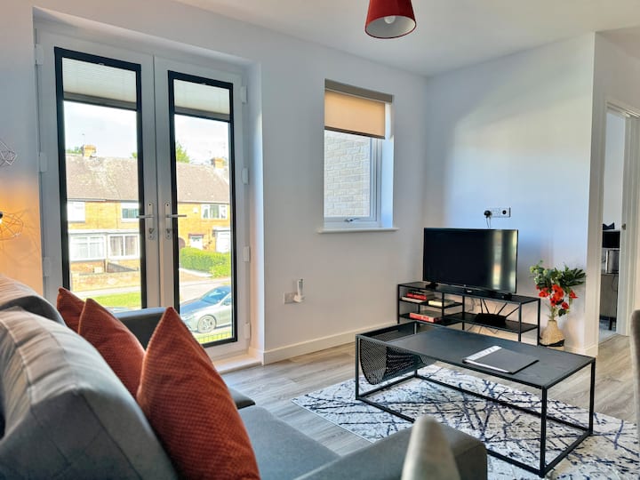 Stylish Abode In York With Parking - York