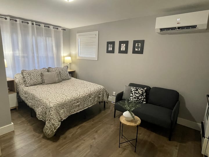 Cozy Corner - With Private Entrance And Parking - Moncton