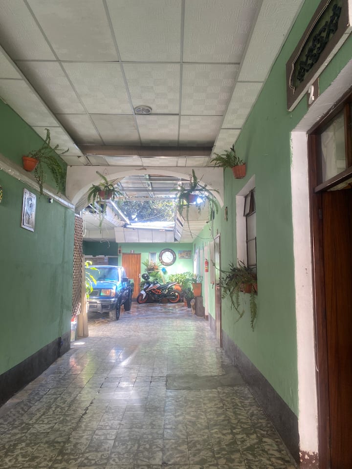 Independent Rooms, In A Save Area, History Center - グアテマラ市
