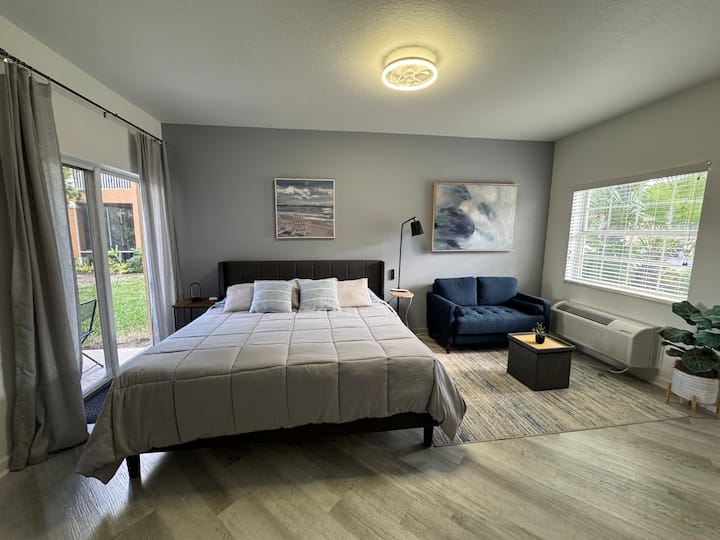 Modern Studio On Pga Golf Course + Pool & Jacuzzi - Port St. Lucie, FL