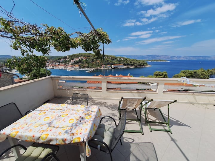 Apartment Barbić - Jelsa