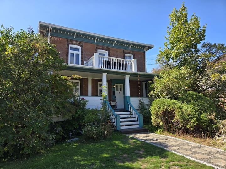 La Petite Bourgeoise De Québec ! - Quebec City