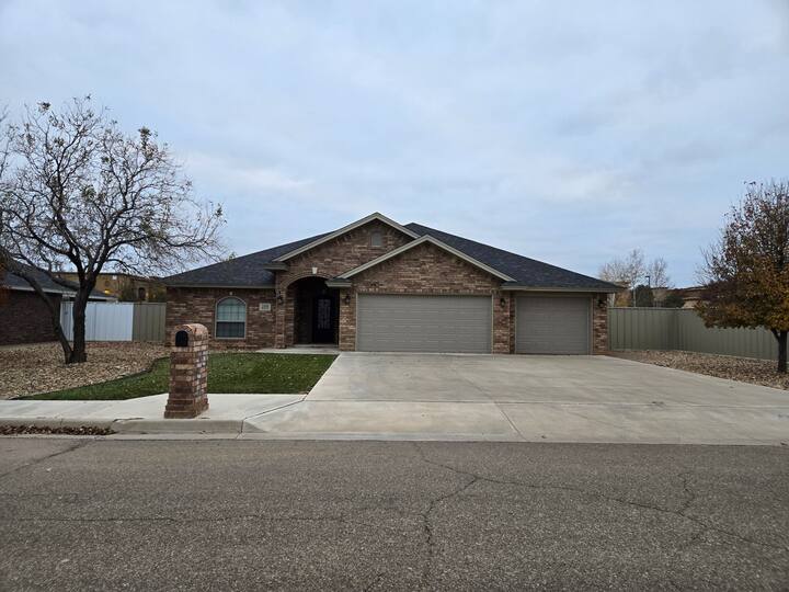Raintree 4 Bdrm Home W/gameroom - Clovis, NM