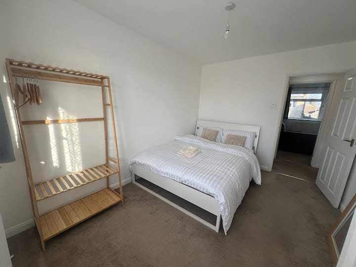 West-room With En-suite Shower Only, Shared Toilet - Hayes