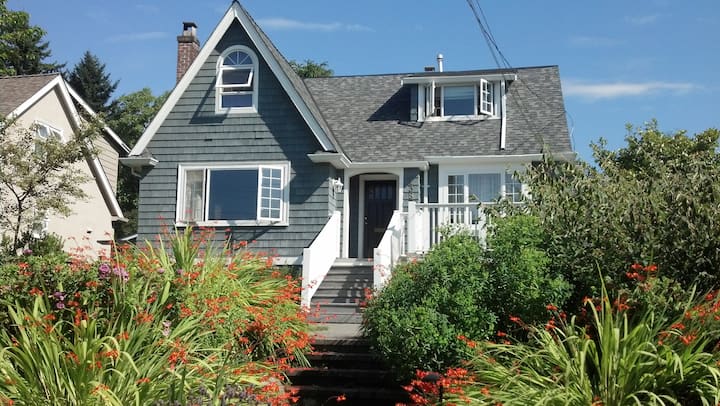 Comfy Bedroom In Our Home. Close To Downtown Yvr - Horseshoe Bay