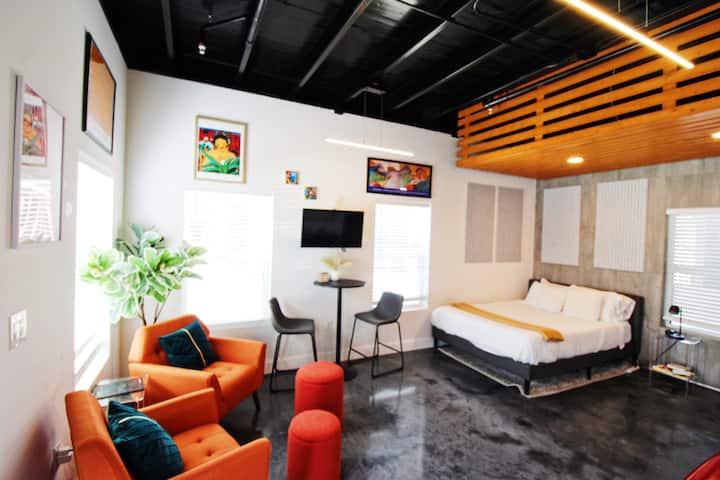 Artsy Studio Loft, Fully Equipped, Near Alamodome - San Antonio