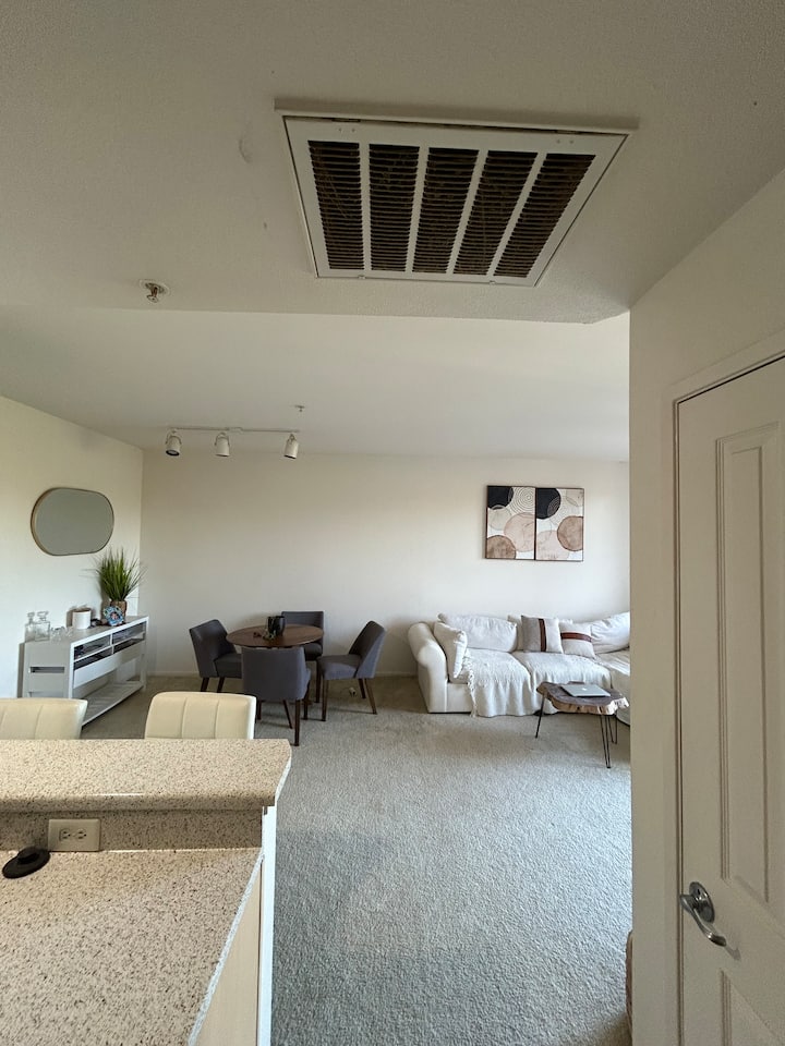 Apartment 15 Min From Laguna Beach - Orange County, CA