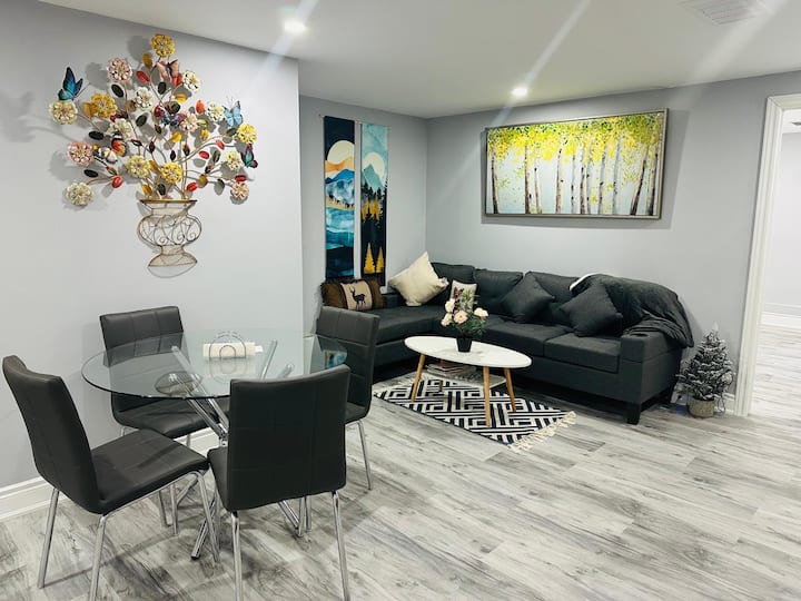 Newly Renovated Stylish 2-bedroom Suite - Brantford