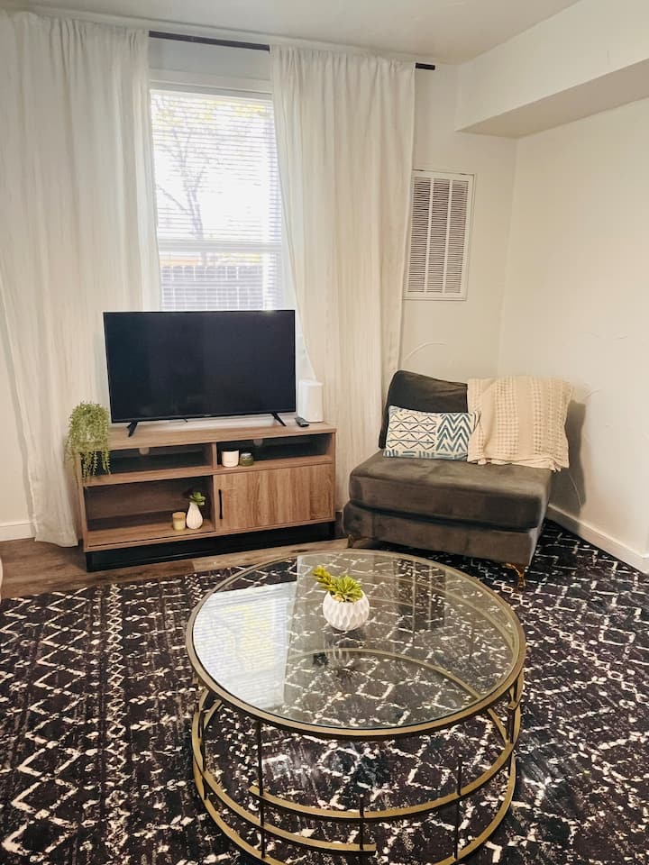 Modern Nest 5 Min To Stockyards! - SeaQuest Fort Worth, Fort Worth