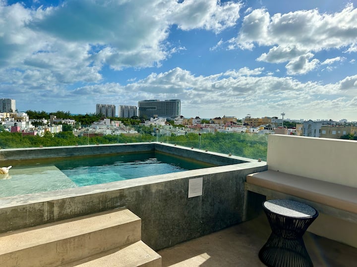 Modern Apt + Rooftop Pool Near Isla Mujeres Ferry - Cancún