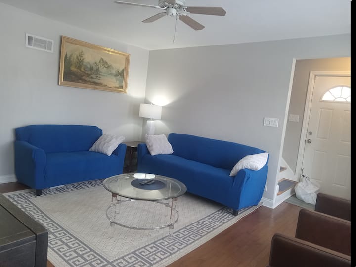 Entire House 5 Min:
•O’hare
•Allstatearena
•Casino - Des Plaines, IL