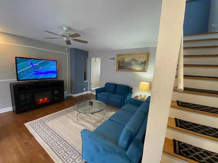 Entire House 5 Min:
•O’hare
•Allstatearena
•Casino - Aéroport O'Hare de Chicago (ORD)