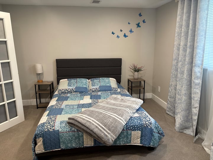 Cute & Cozy Private Basement (No Fees). - Aurora, CO