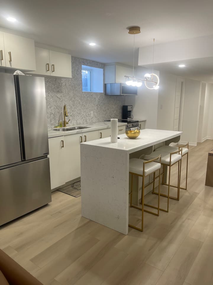 Separate Room On The Basement Apartment - Milton