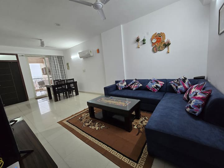 Bright & Spacious 2bhk Flat With Balcony Views - Jaipur