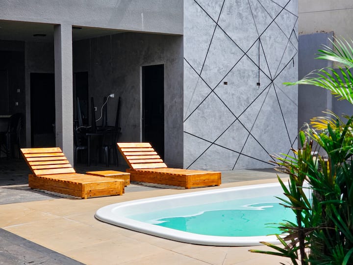 Refúgio Rústico: Cozinha Gourmet, Piscina, 1 Quart - Maringá