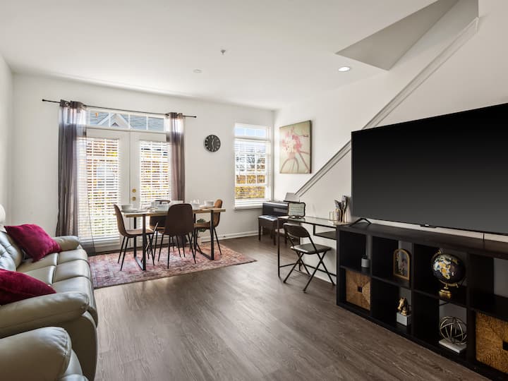 Cozy Dc 3bd/3.5 Ba: Family Friendly, Free Parking - Washington