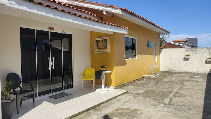 Casa Amarela Com Hidromassagem 2 Km Das Praias! - Imbituba