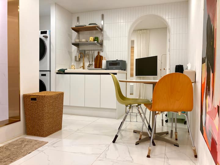 [Hideout]홍대투어최적#상수역도보2분#투룸#이층#의류건조기#망원#연남#이태원#명동 - Seul