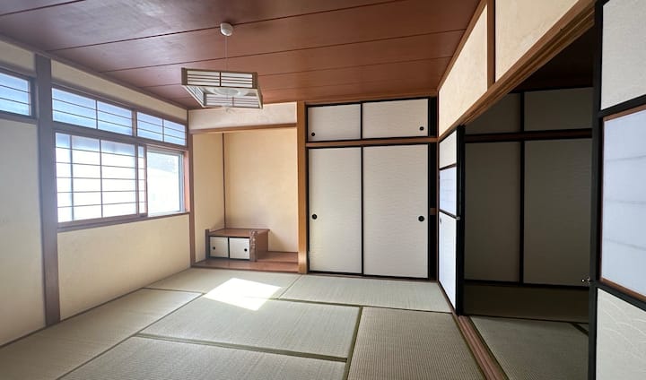 湯畑徒歩10分　天然温泉付き貸切り別荘、薪ストーブサウナ雀荘有り - Kusatsu