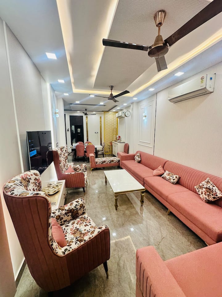 Charming 3 Bhk Green Retreat - Delhi
