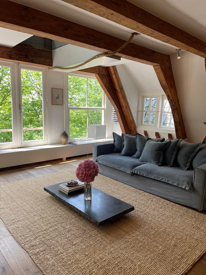 Historic 18th Century Penthouse Canal View - Amszterdam