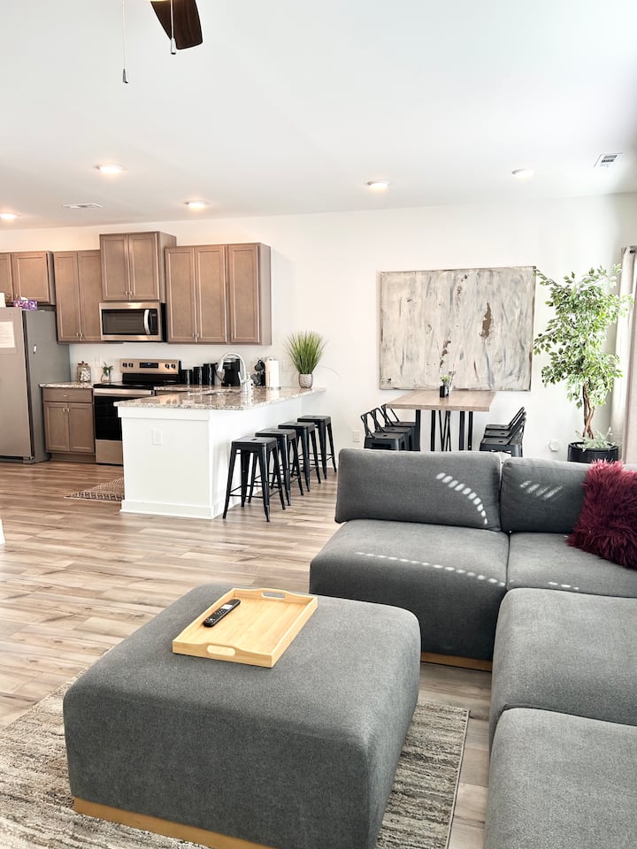 Comfort & Convenience: Garage, 4tvs, And Fast Wifi - Huntsville, AL