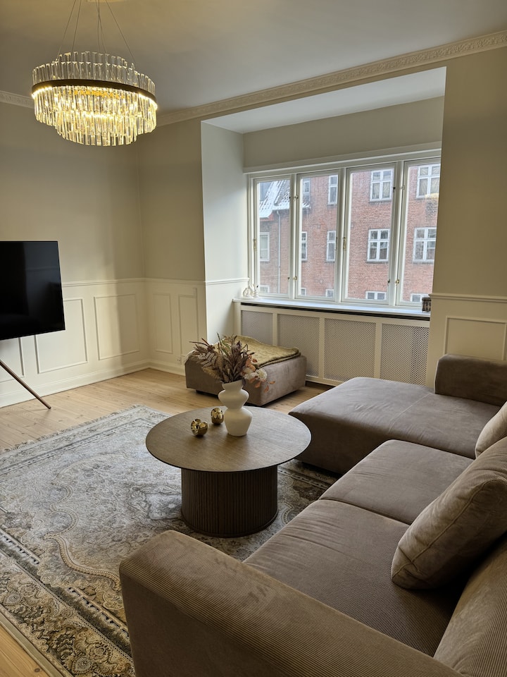 Unik Herskabslejlighed I Hjertet Af Odense C - Odense