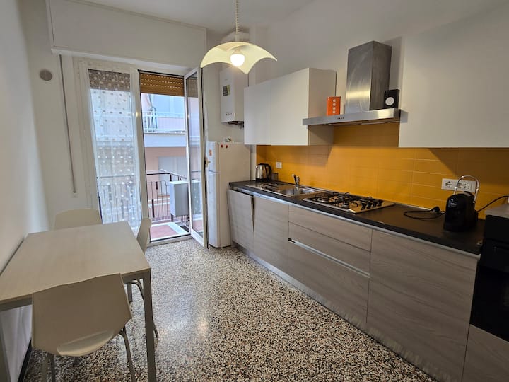 Ampio Appartamento Con Cantina - Finale Ligure