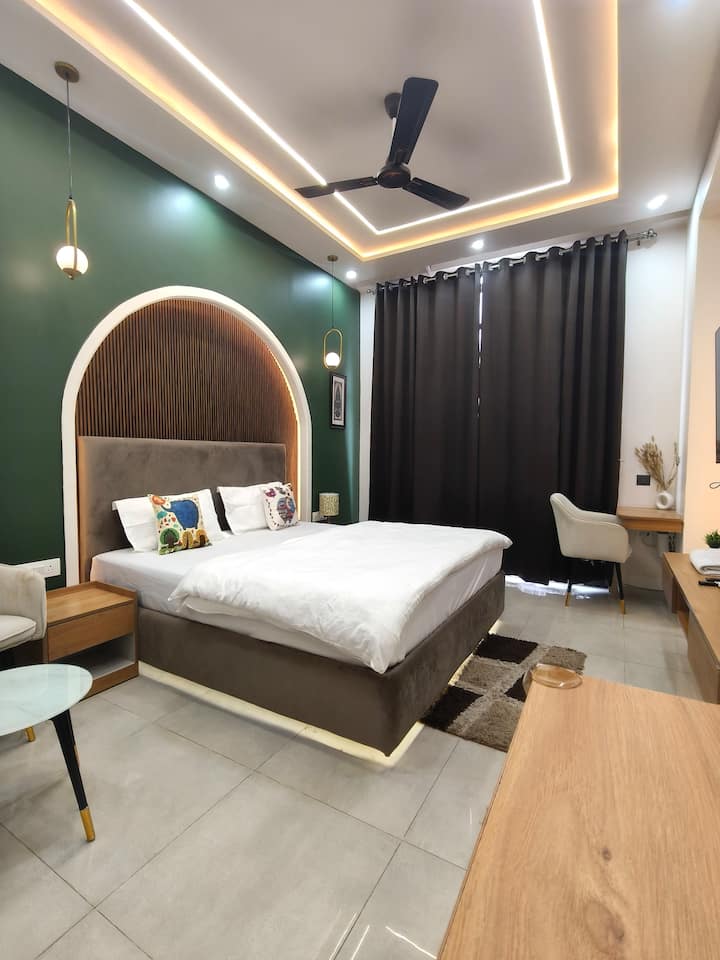 Cozy City Retreat | 12thfloor | Omaxe | Lucknow - Lucknow