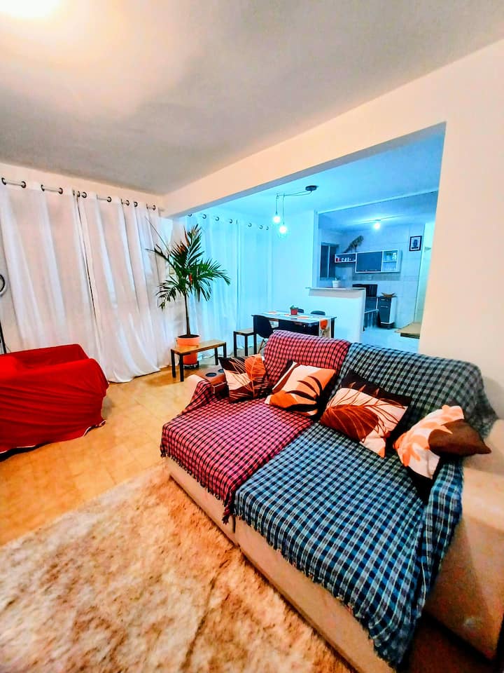 R.vermelho Vista Mar Cond. Seg. 24h C/ventilador - Salvador, Brazil