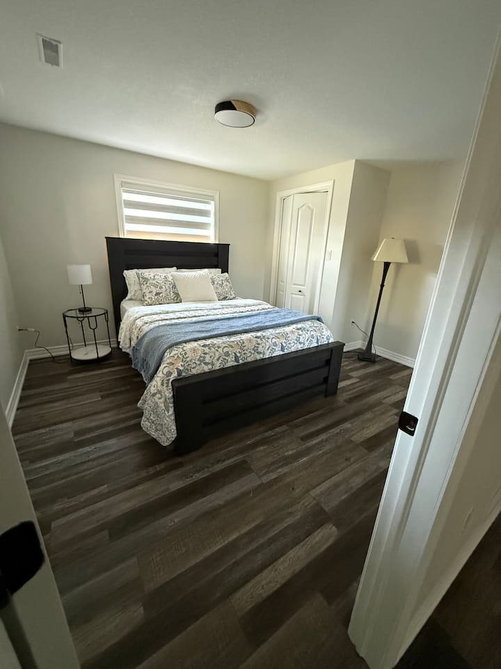 Relaxed Basement Stay With Pvt Bath & Easy Access - St. Thomas