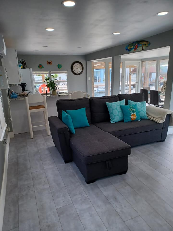 Relaxing 2-bedroom Home Overlooking The Water. - Key Largo