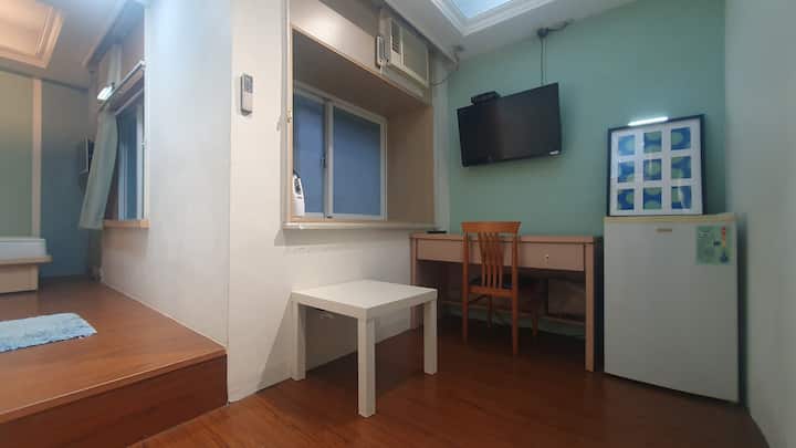 月租新店一房一廳單人套房(1-2人入住)大坪林捷運站/台大及師大/全室木地板/慈濟/耕莘醫院/裕隆城 - Taipei