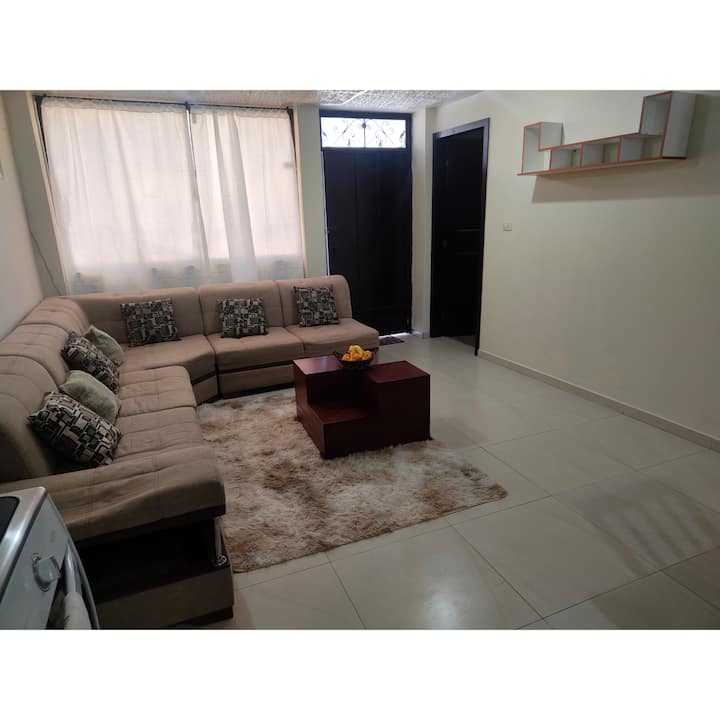 Departamento Completo Con Cine Y Garaje Privado. - Riobamba