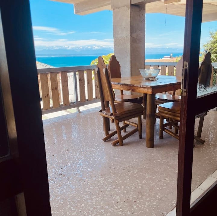 Central & Spacious Flat With Amazing Views! - Mossel Bay