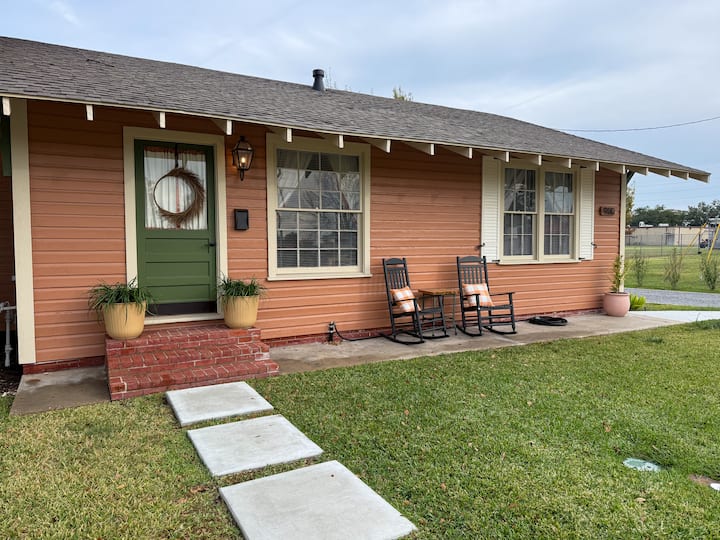 ~Vintage Charmer~ Private,cozy, New Inside And Out - Lake Charles, LA