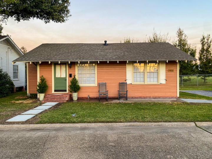 ~Vintage Charmer~
Cozy, Warm & Welcoming - Sam Houston Jones State Park, Lake Charles