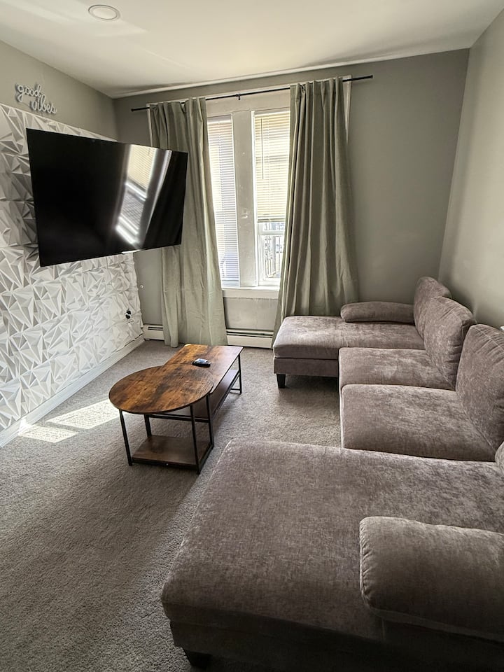 Huge Apt /Best Value: 5 Min To Ewr / 25 Min To Nyc - Elizabeth, NJ