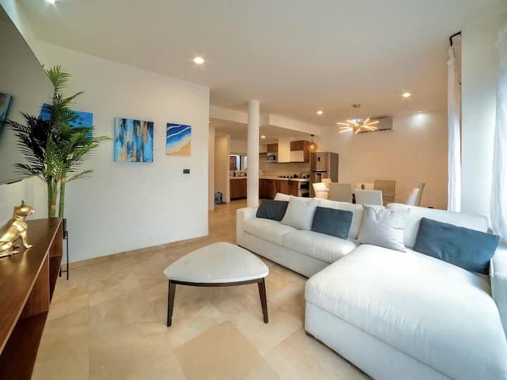 Escápate Al Paraíso: Moderno Condo En Playacar - Playa del Carmen