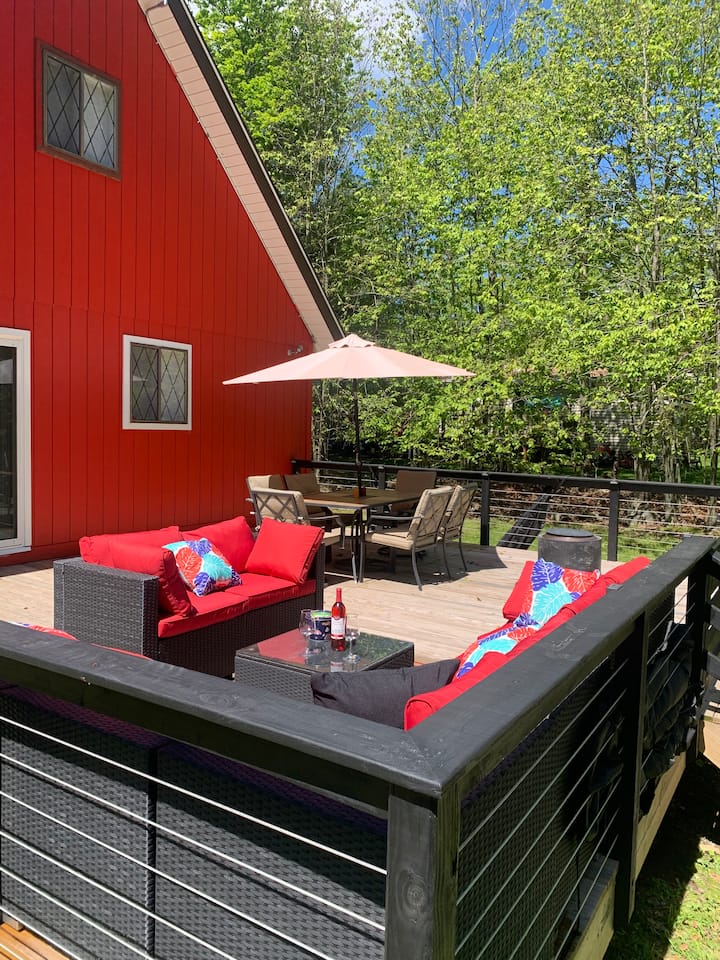 Poconos Summer Retreat: Pool Area, Near Resorts Vi - Gouldsboro Lake, PA