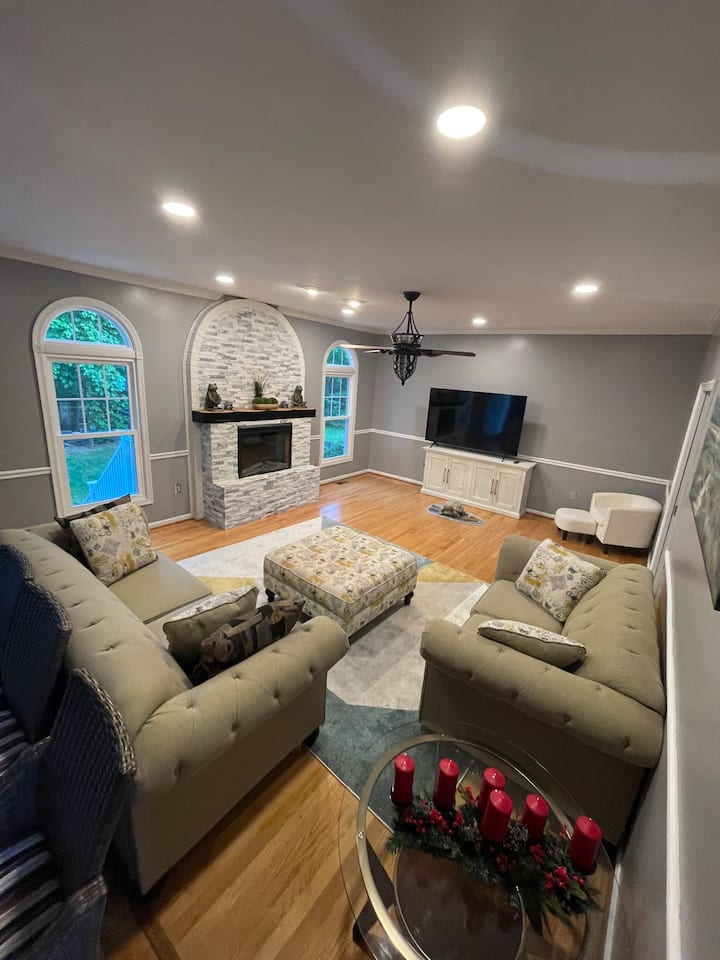 Spacious 4br Family Retreat With Fenced Backyard - Six Flags America, Bowie