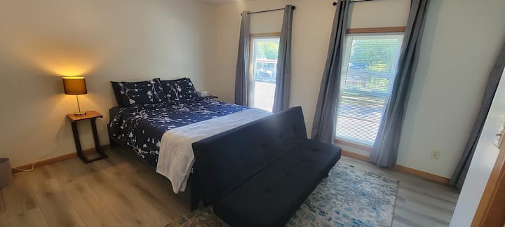 Sunny Upper-level Studio (Monthly Rental) - Red Wing, MN