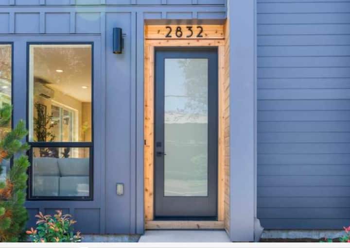 Nature-inspired Sanctuary - Cozy Home In Division - Portland, OR