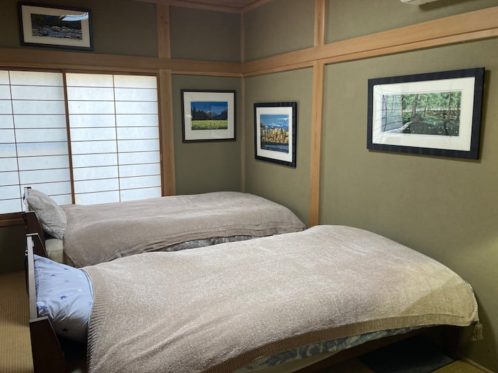 木版画が鑑賞できる和モダンのお部屋 - Nikko