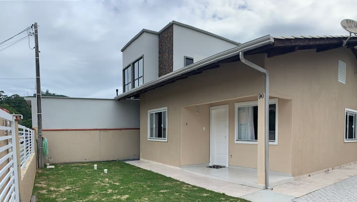 Casa No Centro De Porto Belo - Sc
270 M Da Praia - Pôrto Belo