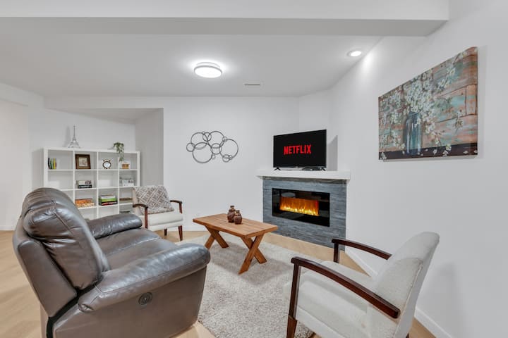 Spacious, Cozy Guest Suite Near Fish Creek Park - Calgary