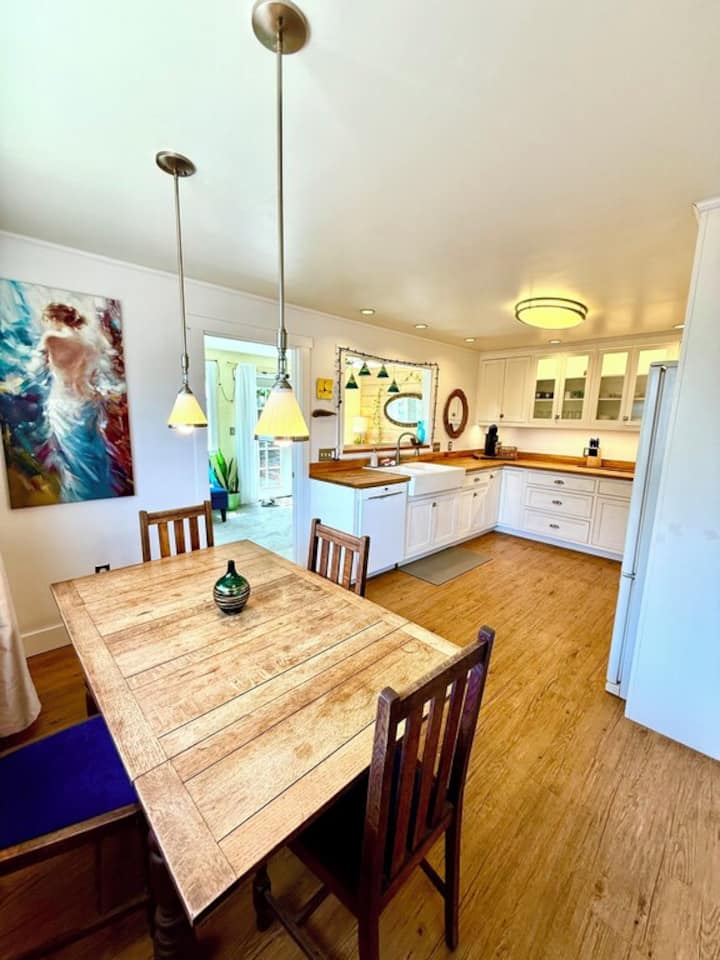 Charming Cottage | Near Downtown | Office | 5 Star - Sacramento, CA