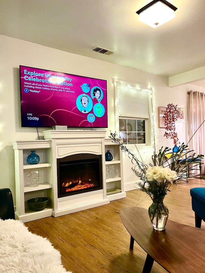 Lux Home | Hot Tub | Garden | Patios | 5 Star - Sacramento, CA