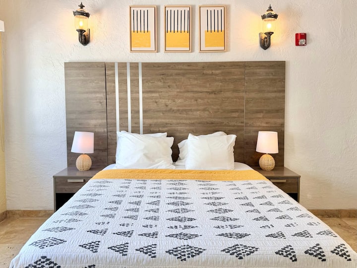 South Of Fifth Family & Pet-friendly Retreat Acros - South Beach, FL